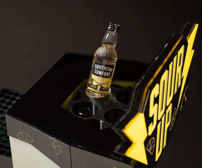 Transform your Xbox into a Southern Comfort PEZ dispenser - - Gamereactor