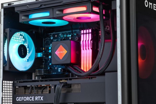 HP introduces the compact, customisable, and fancy OMEN 35L - - Gamereactor