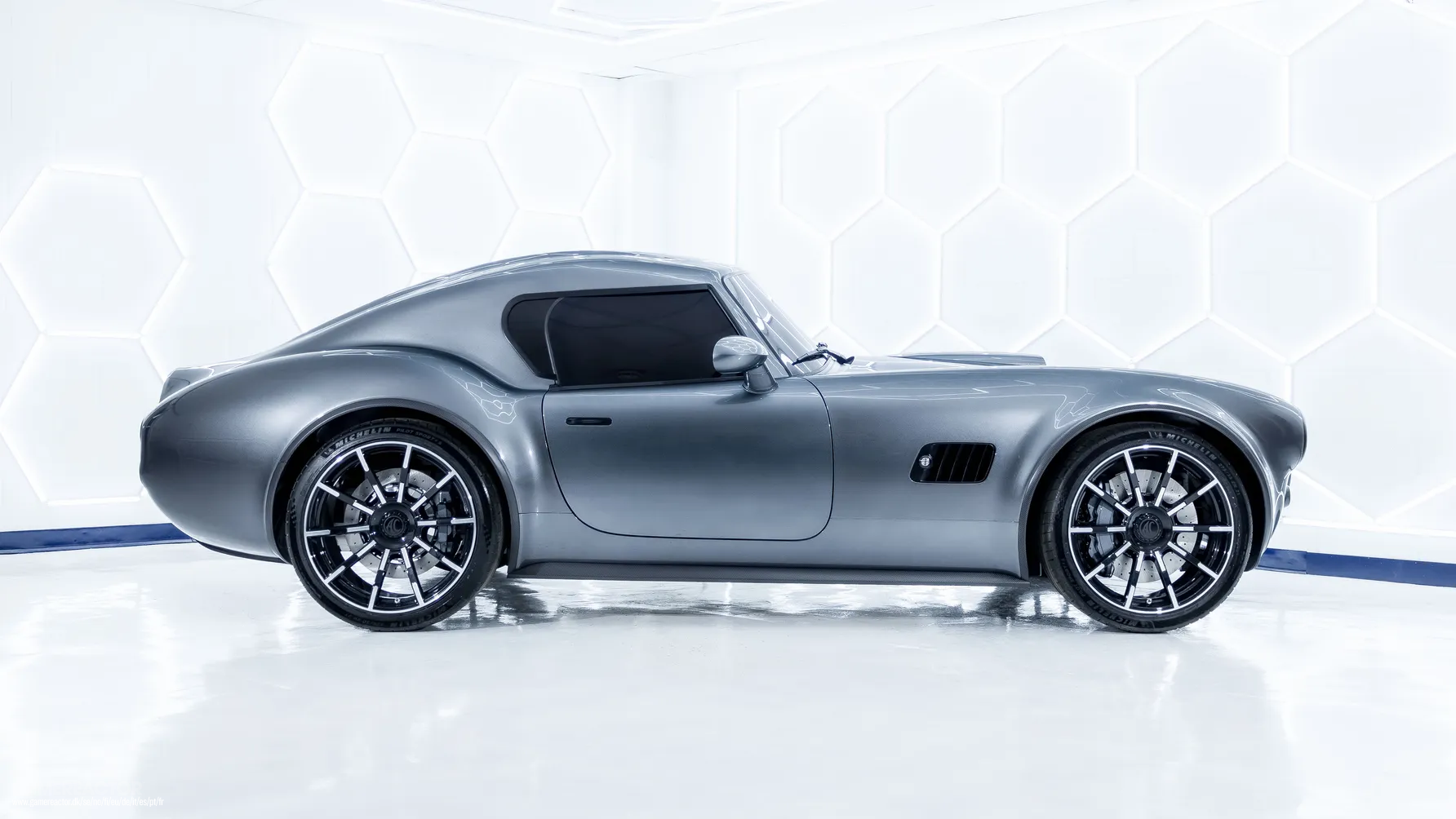 Nostalgic and wild AC Cobra GT Coupe revealed - - Gamereactor