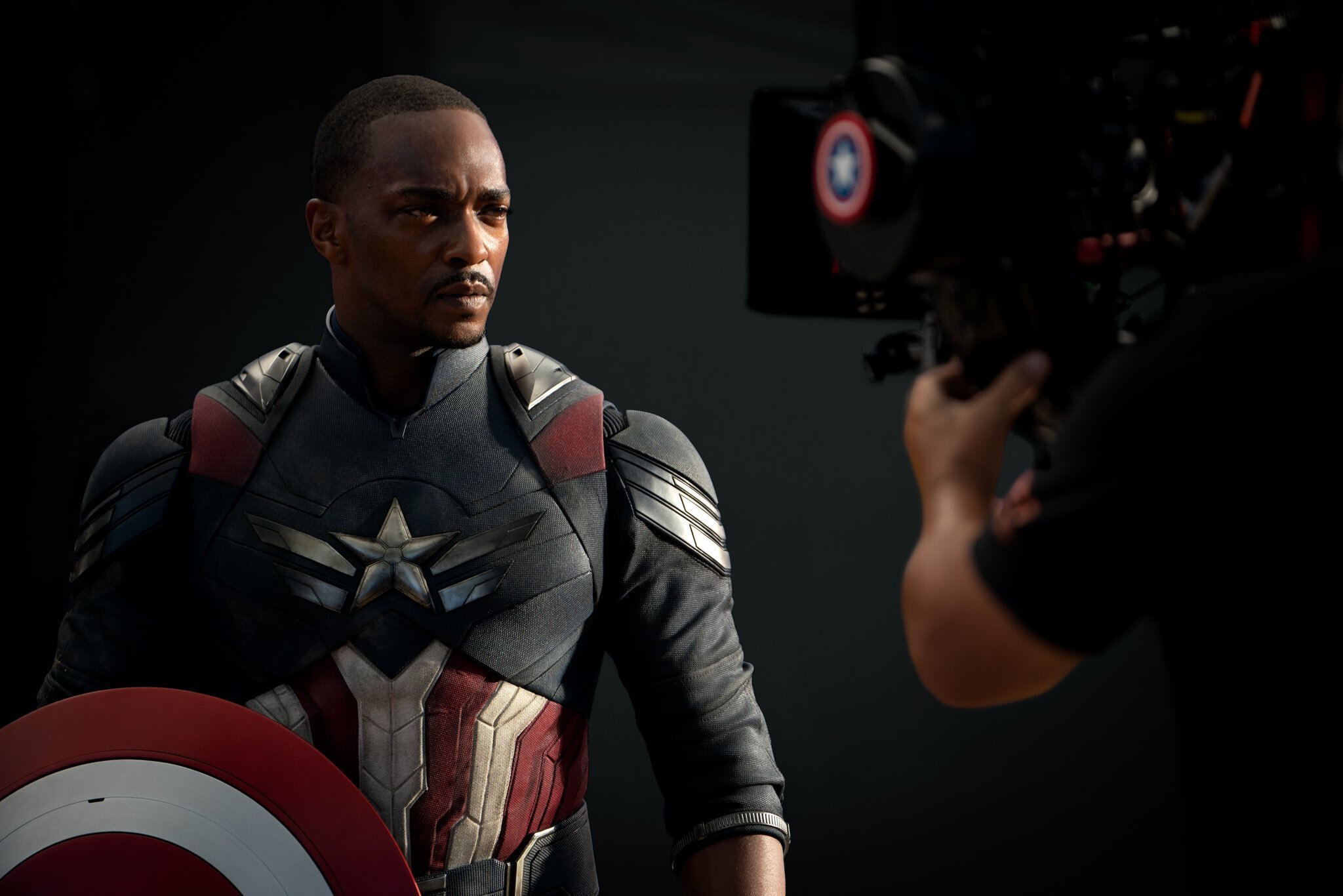 Anthony Mackie celebrates Independence Day with new Captain America ...