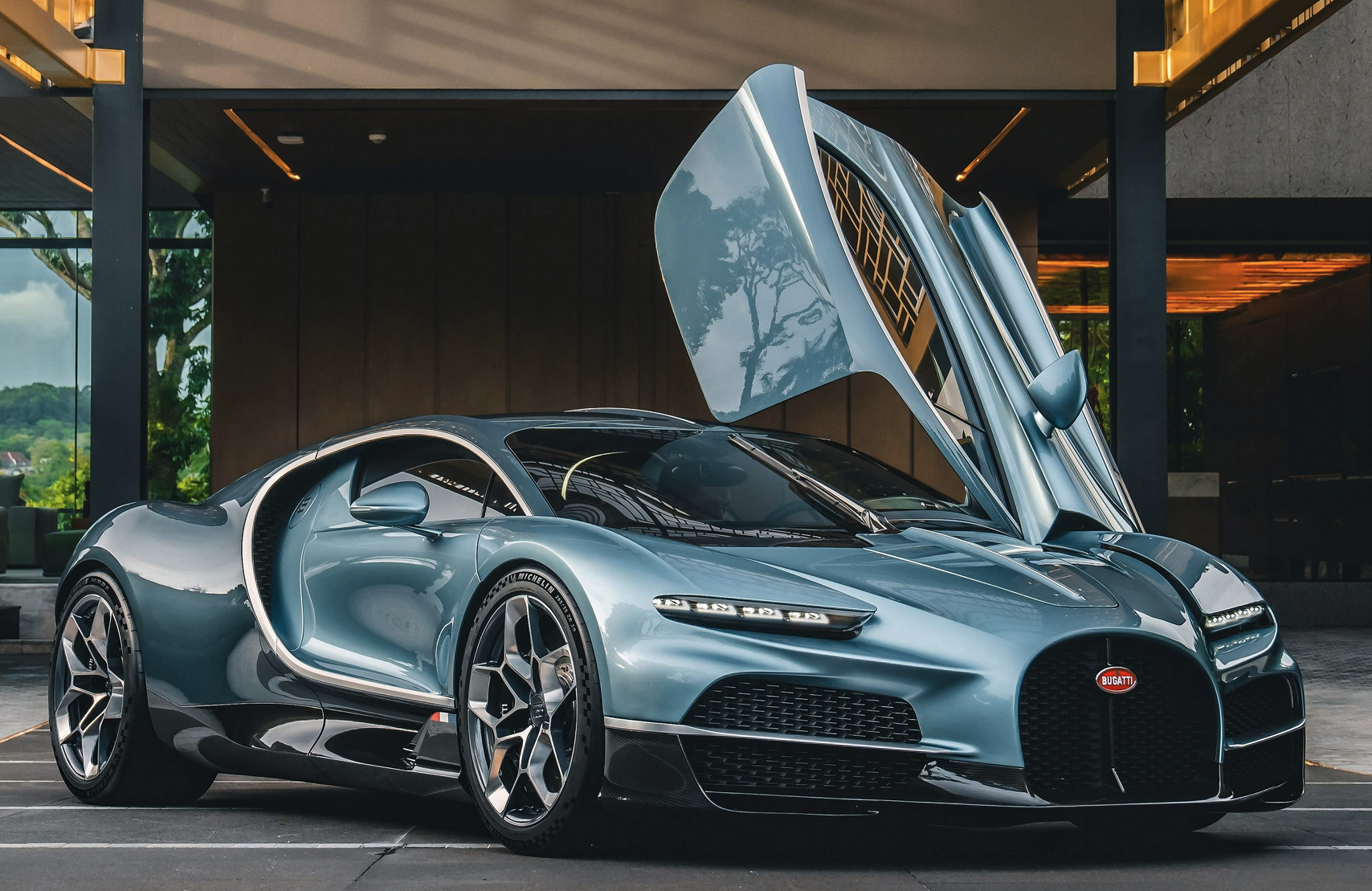 Listen to Bugatti talk about the Tourbillon-design - - Gamereactor