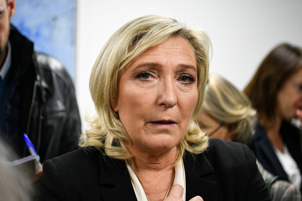 Le Pen denies misuse of EU funds at appeal trial - - Gamereactor