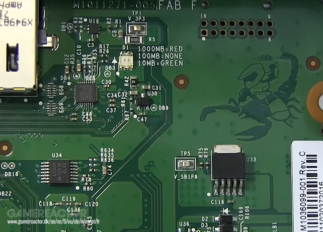 Master Chief rides a scorpion inside the Xbox One X - - Gamereactor