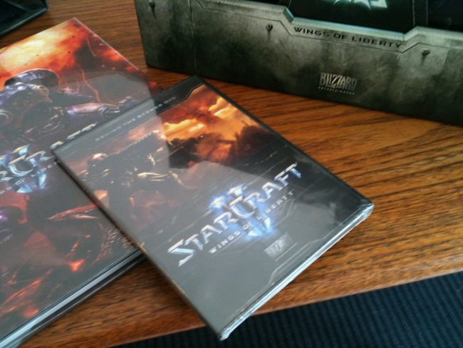Starcraft II unboxing - Starcraft II: Wings of Liberty - Gamereactor