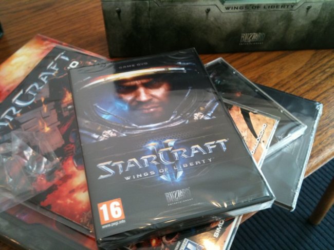 Starcraft II unboxing - Starcraft II: Wings of Liberty - Gamereactor