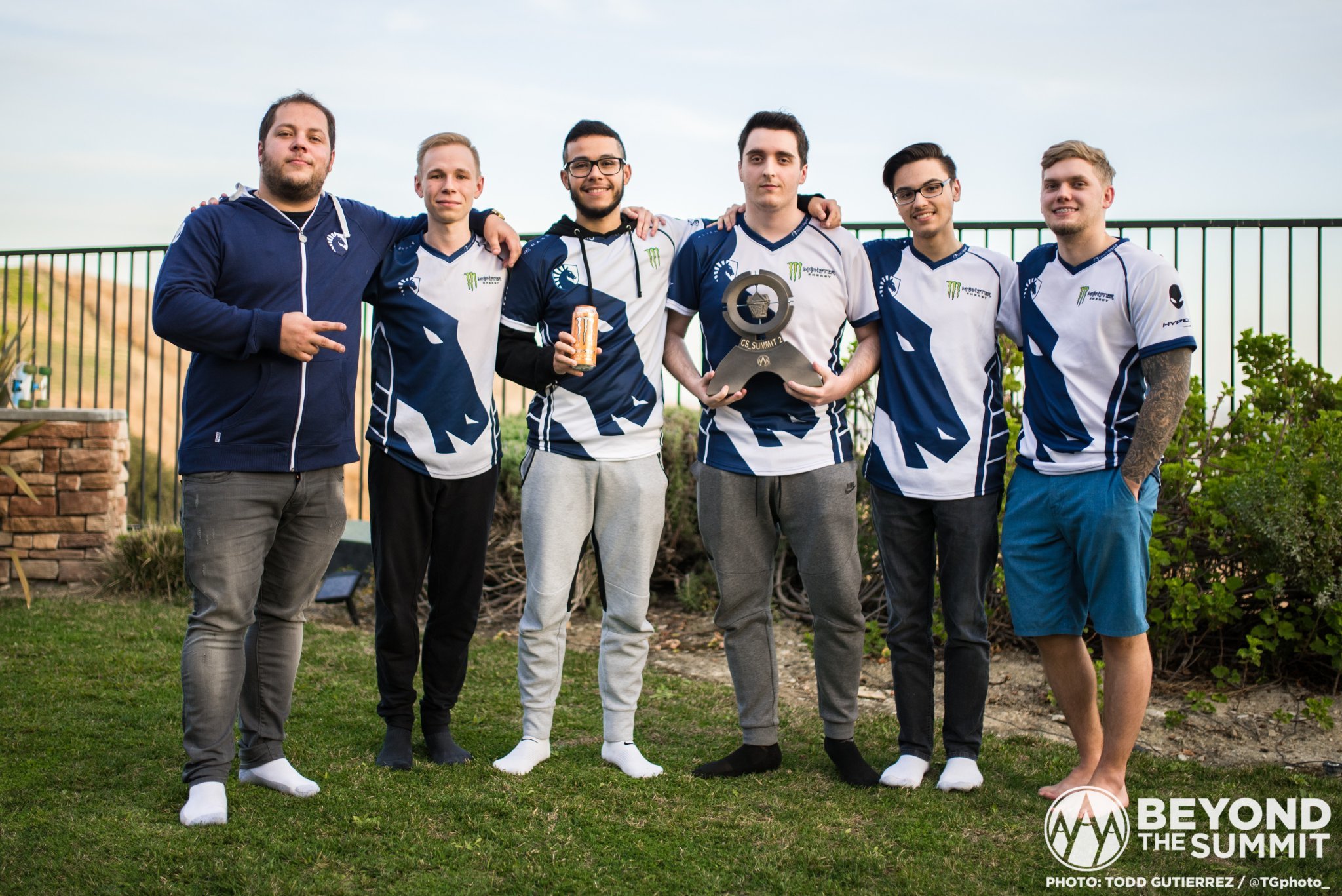 Team Liquid lift the trophy at the cs_summit 2 tournament - Counter ...