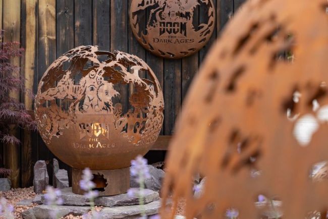 The Slayer shows off his green thumb with Doom: The Dark Ages-themed ...