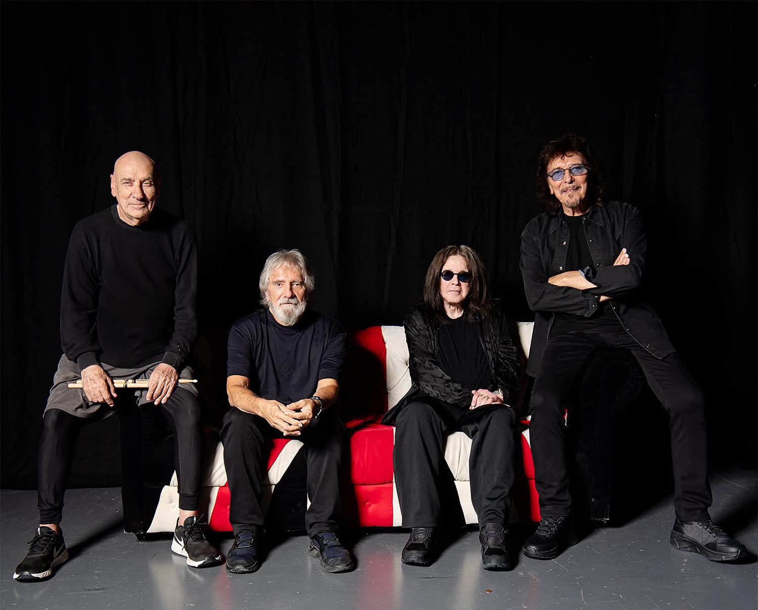 Watch as Black Sabbath performs Paranoid at its final live show ever ...