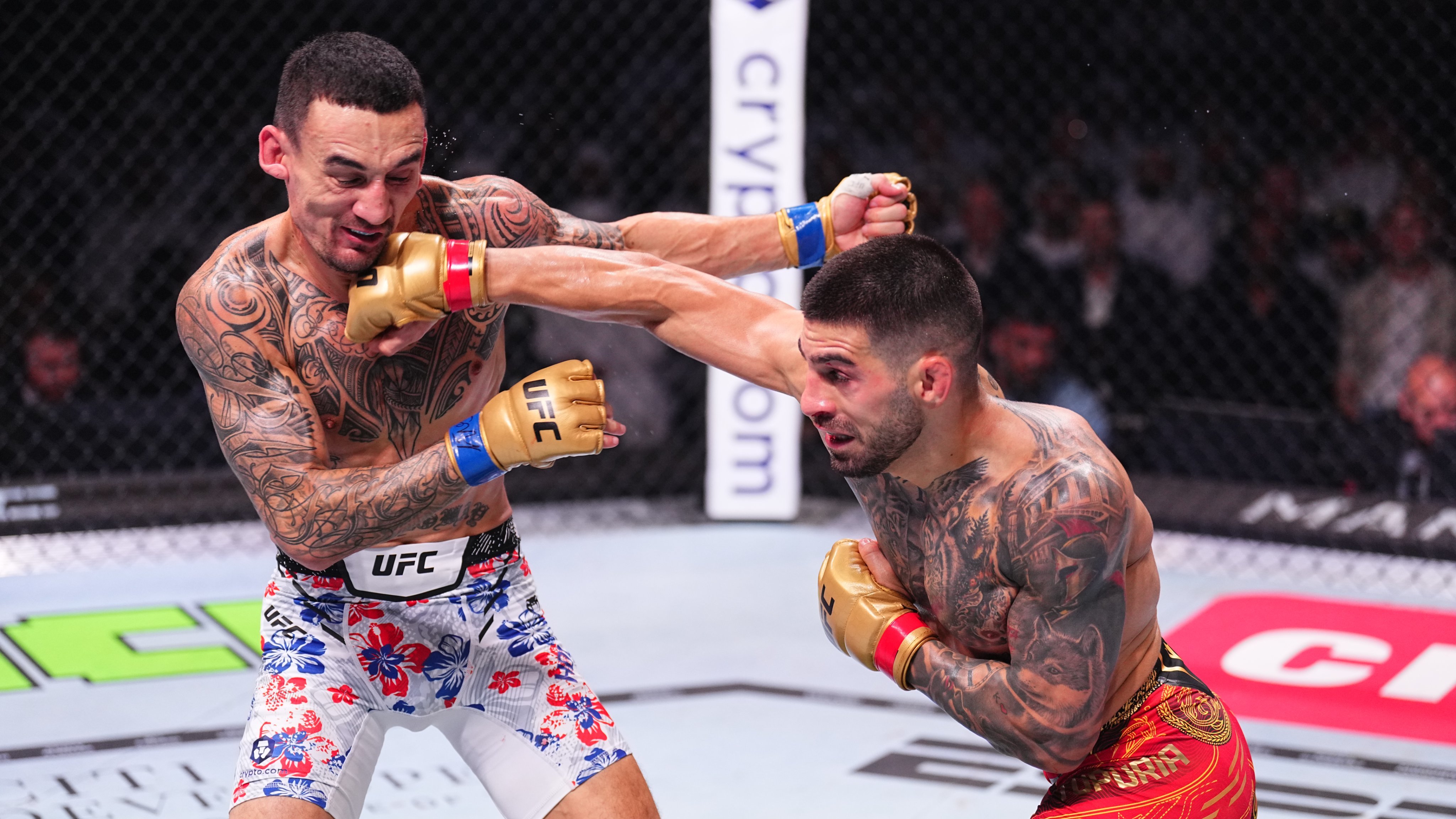 Ilia Topuria defends UFC champion title and KOs Holloway for the first ...