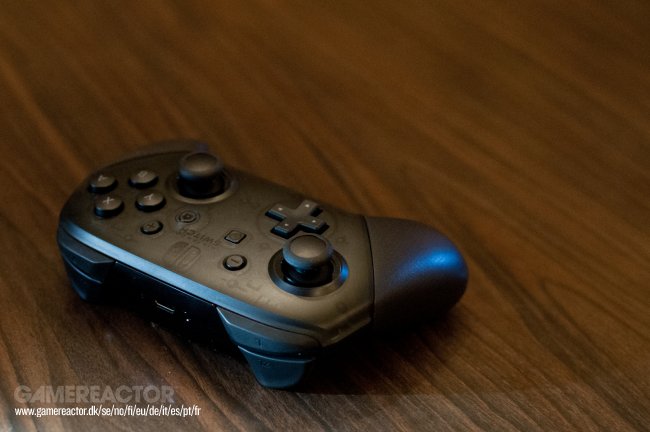 Unboxing Switch's Pro controller, compared to PS4/Xbox One - - Gamereactor