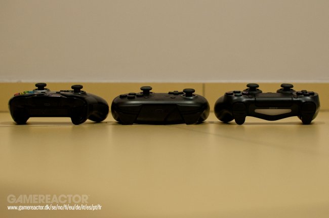 Unboxing Switch's Pro controller, compared to PS4/Xbox One - - Gamereactor
