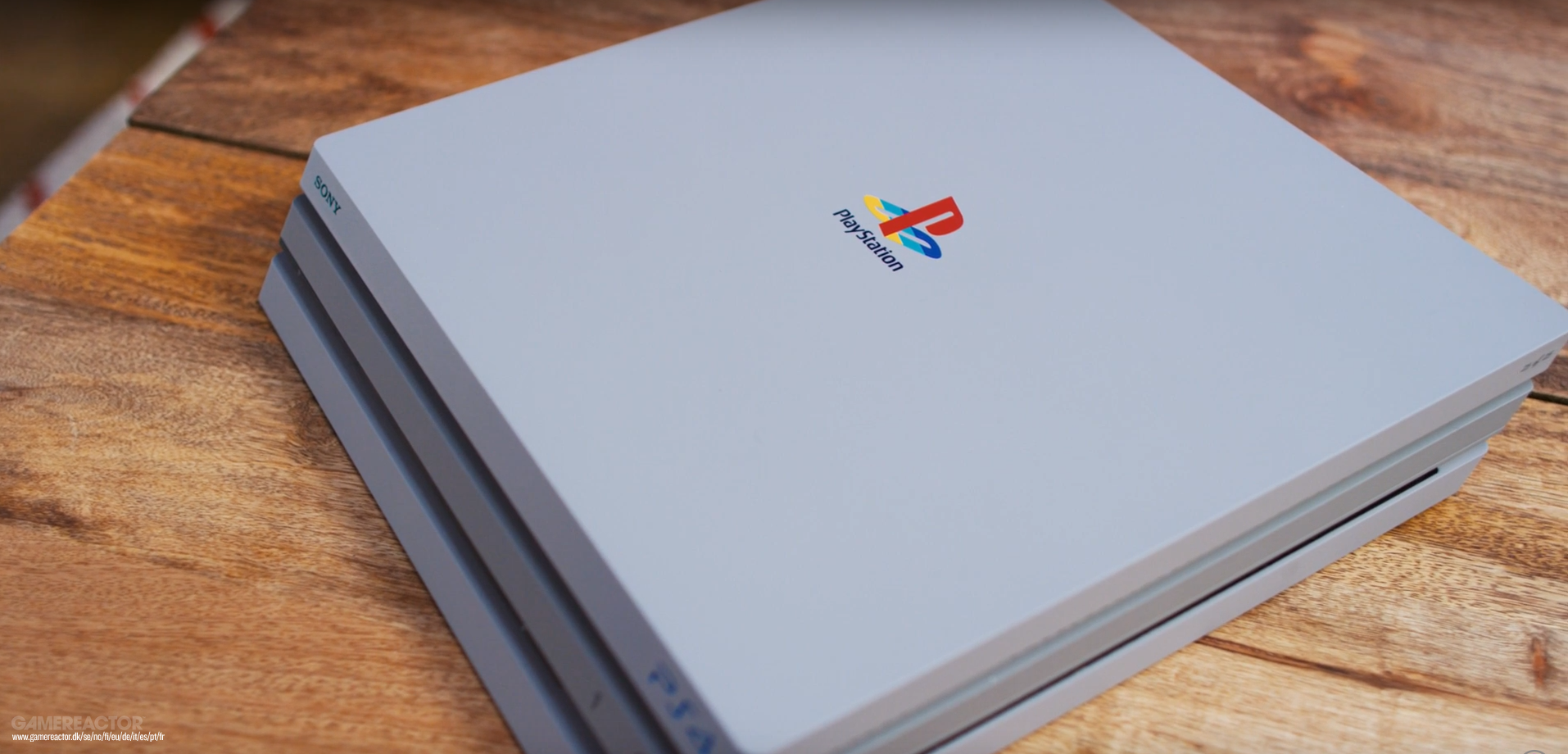 Check out the PlayStation 4 Pro Ultimate Retro Edition - - Gamereactor