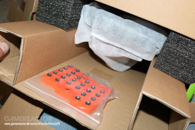 We take a look at the Fanatec CSL Elite WRC wheel - - Gamereactor