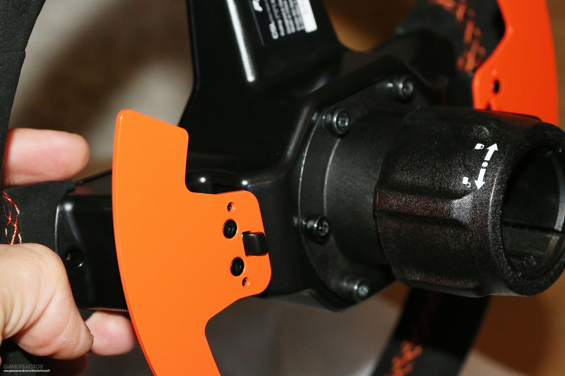 We take a look at the Fanatec CSL Elite WRC wheel - - Gamereactor