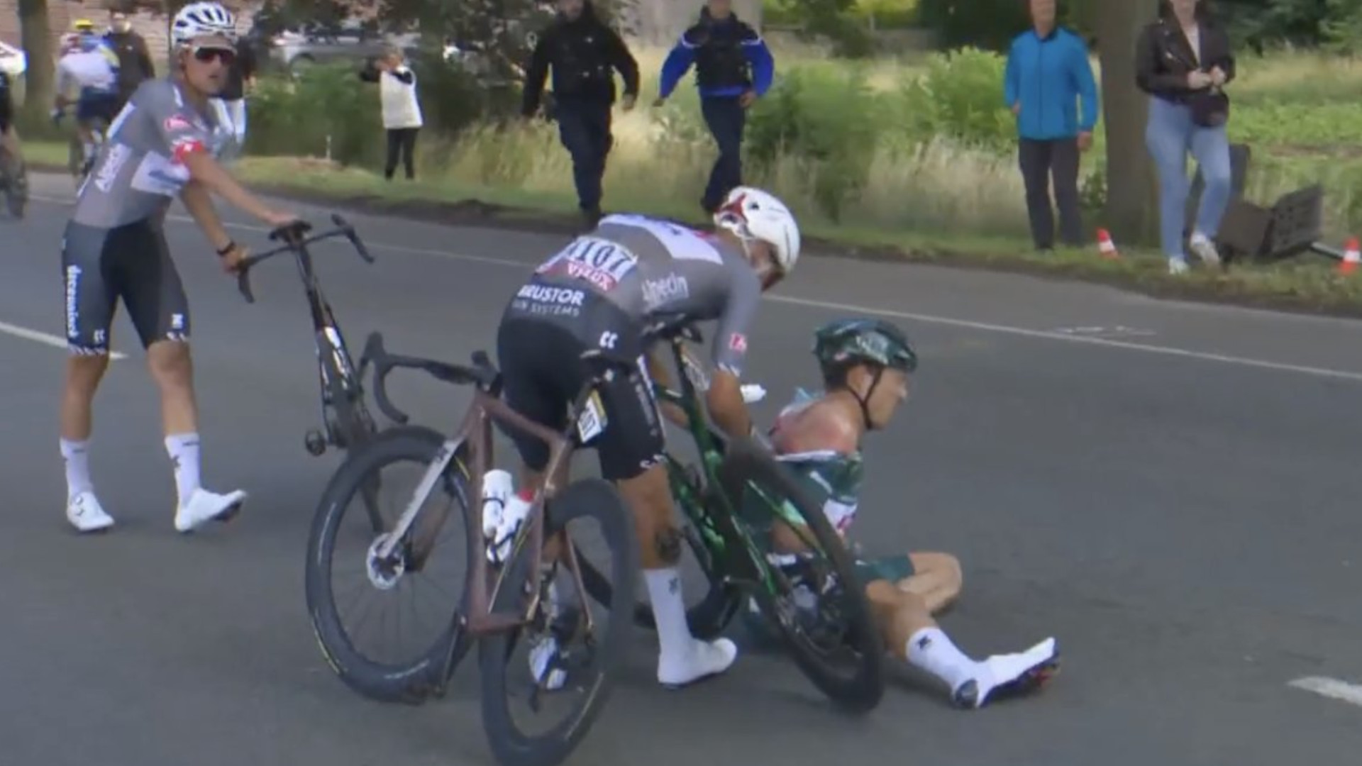 Tour de France point leader Jasper Philipsen feared to miss the ...