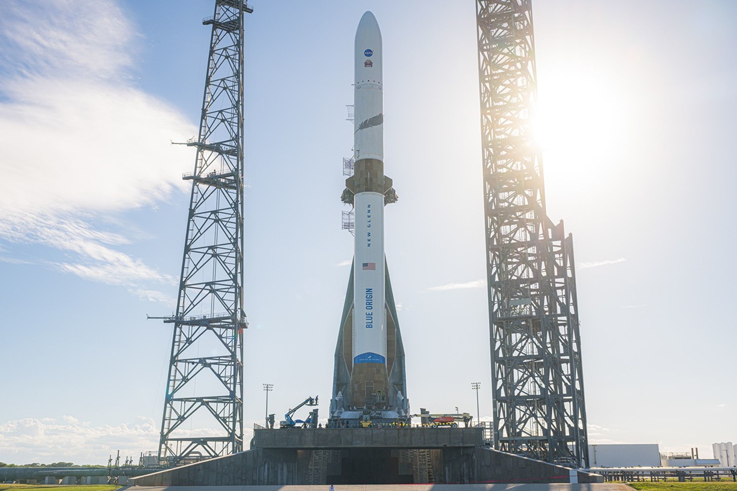 Jeff Bezos's Blue Origin lands largest reusable rocket for first time ...