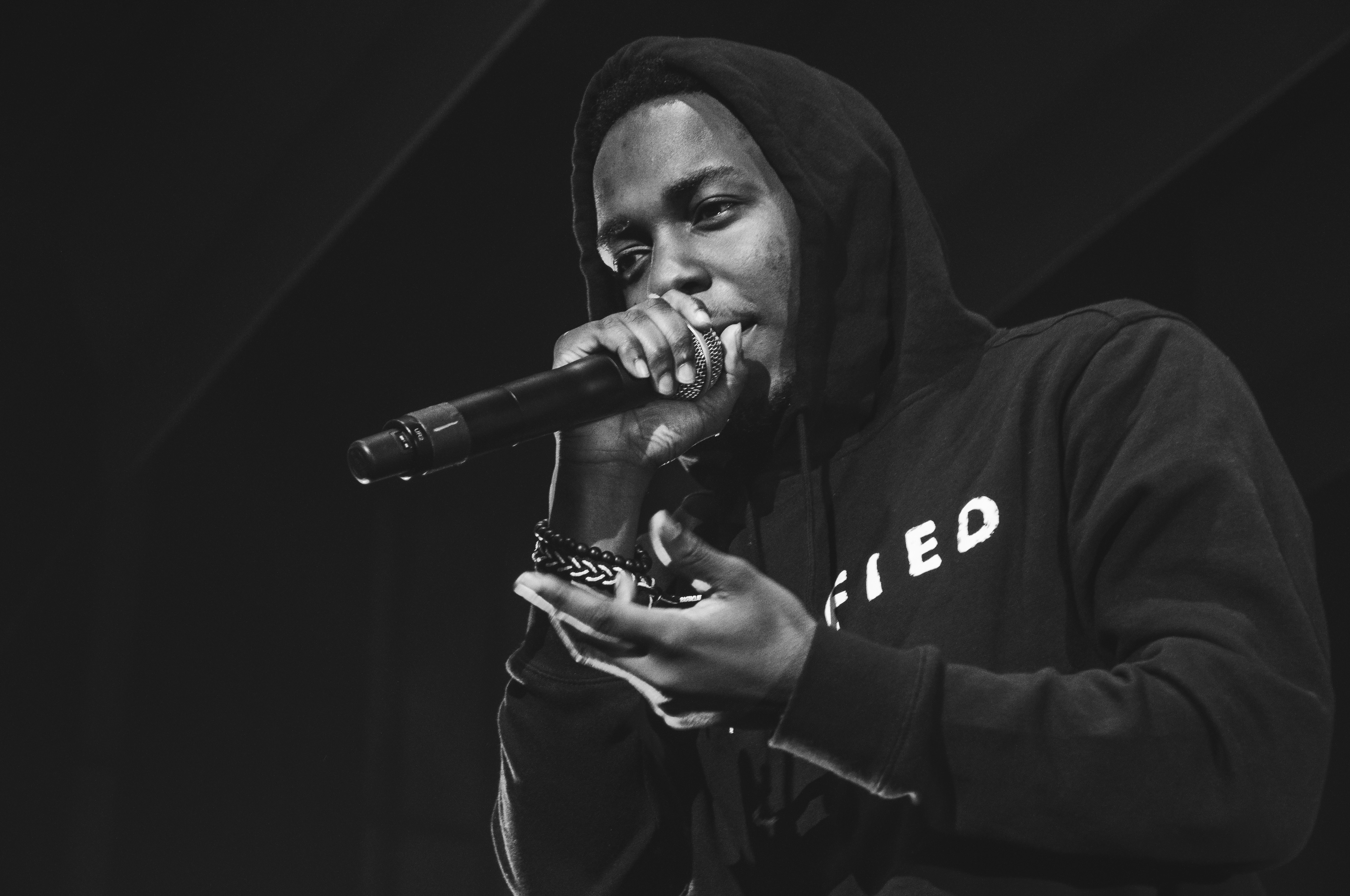 Kendrick Lamar brings out huge collection of West Coast artists for Ken ...