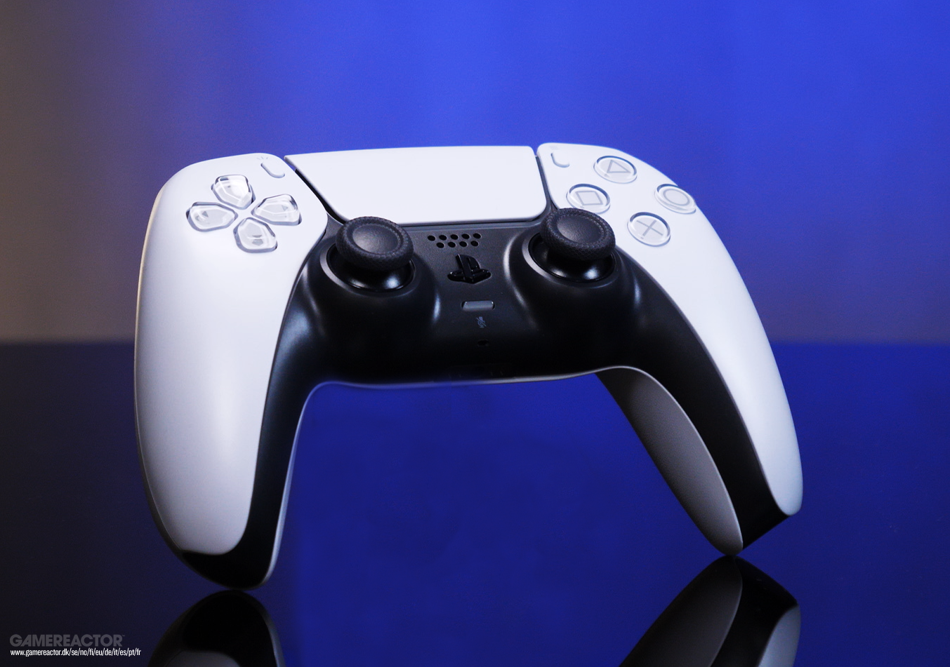 The DualSense And Xbox Series Controllers Are Compatible With IOS 14 5 the-dualsense-and-xbox-series-controllers-are-compatible-with-ios-14-5
